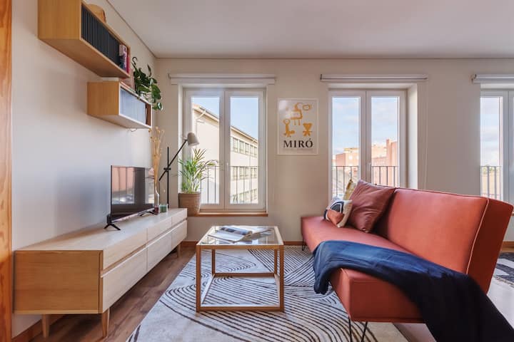 A Pop Of Color By Lovelystay - Porto, Portugal