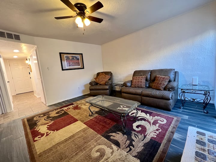 Comfy Living Hideaway - Las Cruces, NM
