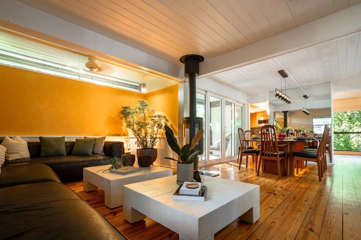 Treetops | Architectural Gem • Hot Tub • 2 Kitchns - Gainesville, FL