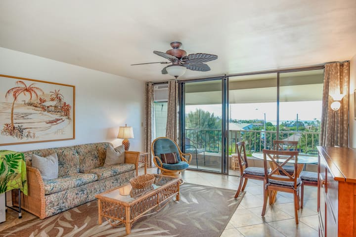 Third-floor 1br In Town With Ocean View & Pool - Kailua-Kona, HI