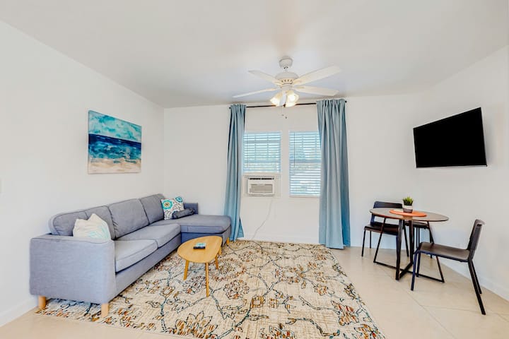Updated 2nd-floor 1br In Great Locale - West Palm Beach, FL