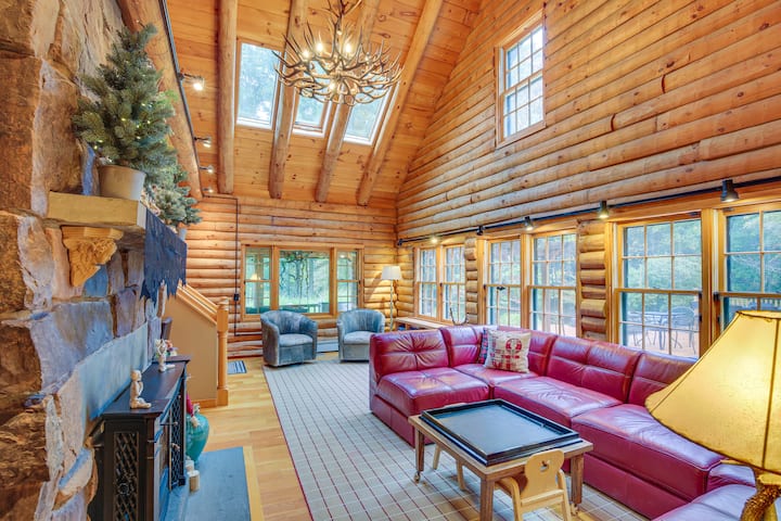 Accord Vacation Rental W/ Pool & Hot Tub! - Kerhonkson, NY