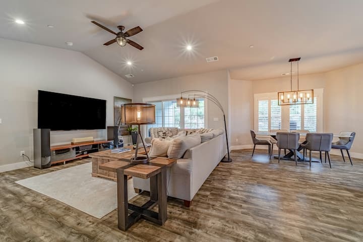 New 4br - Hot Tub, Game Room & Gym With Peloton - McKinleyville, CA