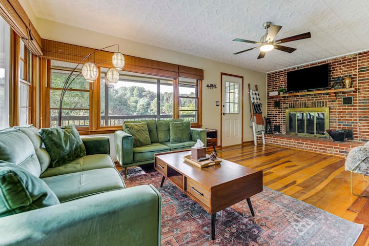 Sylva Riverfront Cabin Near Wcu: Pet-friendly! - Sylva, NC