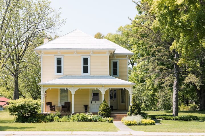 Watson House - Century Home Near Sandbanks - Prince Edward County