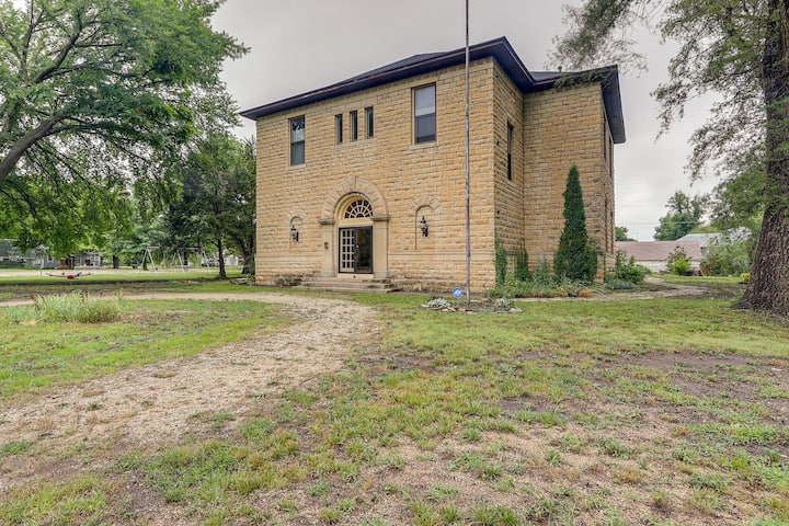 Renovated Schoolhouse W/ Piano & Private Deck! - Marion County Lake, KS