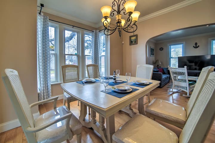 1 Block To Bridge Street: Lake Erie Vacation Home! - Lake Erie, PA