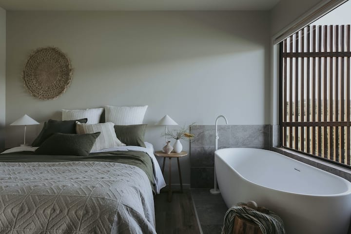 Sixty6 Acres Woombye luxury farmstay - Farm stays for Rent in Woombye ...