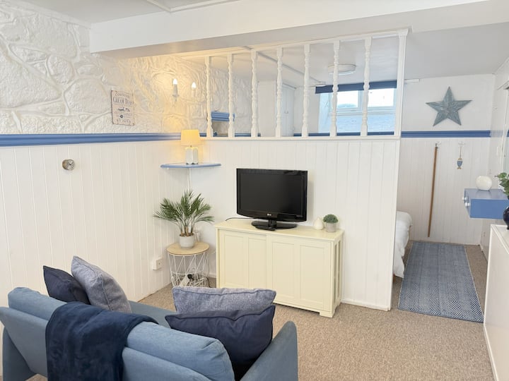 Surfers Nest, A Modern Fisherman’s Lodge - St Ives