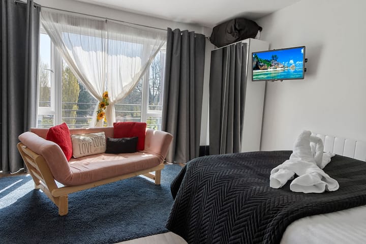 City Centre Studio Apartments (Eden)-shortstaysuk - Crediton