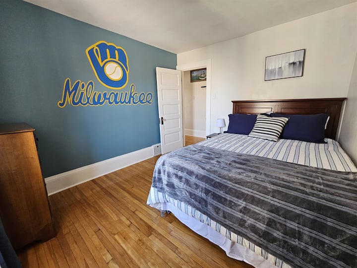 Cozyapt, Central To Brewers Stadium! - Wauwatosa, WI