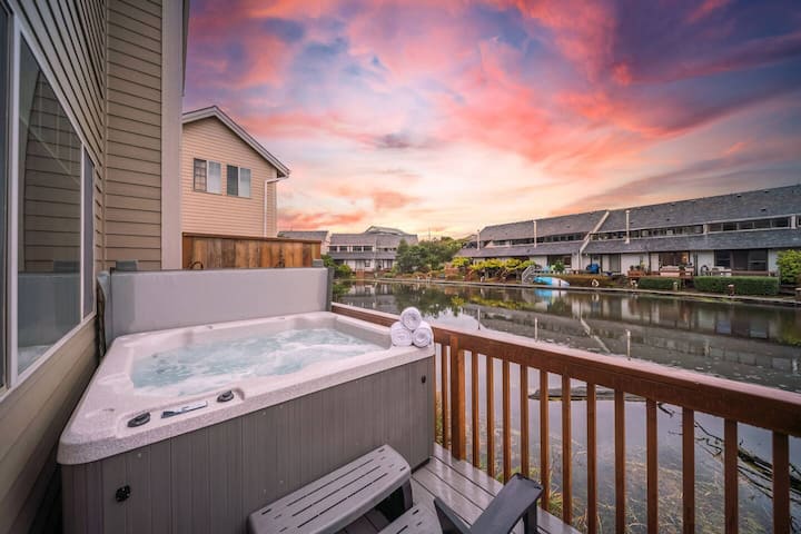 Waterfront | Hottub | Game Rm | Kayak | Walk2beach - Lincoln City, OR