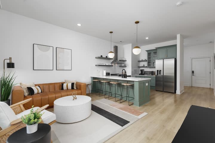 Trendy Spacious Condo, Walk To Coffee+restaurants - Nashville
