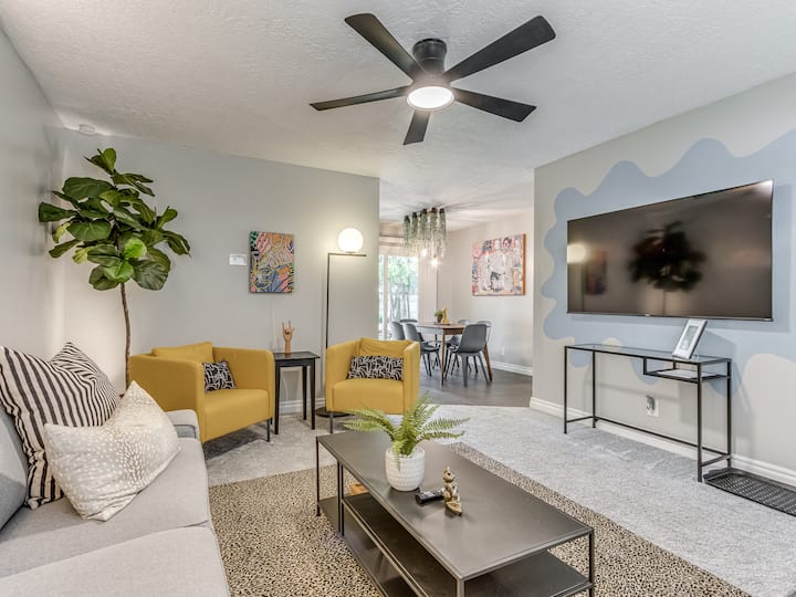 Insta-worthy W/ Game Room: 1 Mile From Ou Campus - Norman, OK
