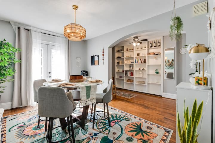 Carytown's Boho Backyard | 2br Newly Designed Gem - Richmond, VA