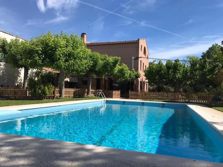Maison Et Jardin De 1000 M2, Piscine Privée. - Alcover
