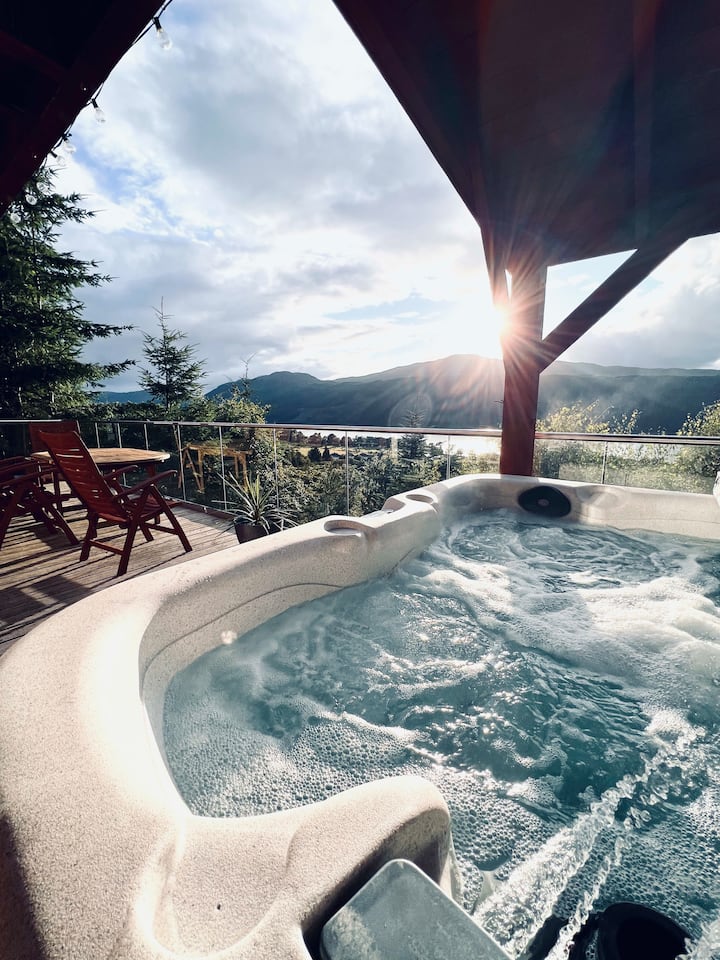 Lochnagar: Luxury Loch Ness Lodge, Hot Tub & Sauna - Loch Ness