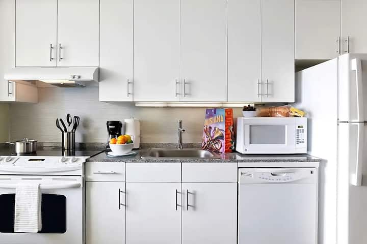 3 Spacious Units, Perfect For The French Quarter - New Orleans, LA