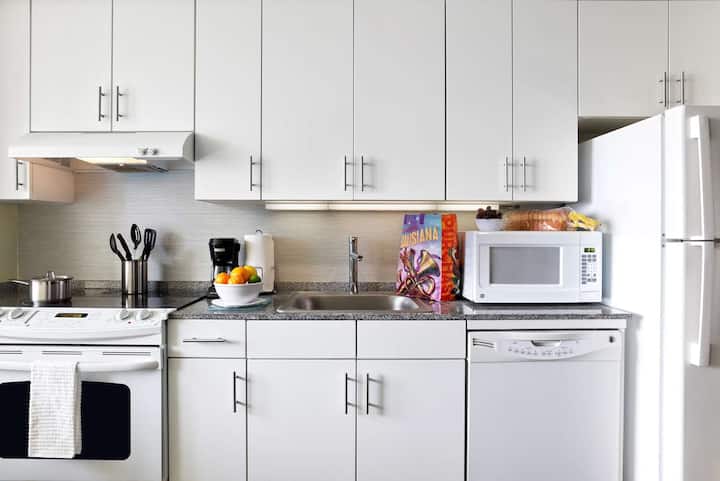 3 Spacious Downtown Units Near Harrah’s Casino - New Orleans, LA