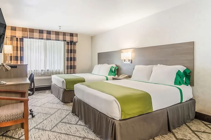 Pet-friendly Unit, Free Parking, Free Breakfast! - Silverdale, WA