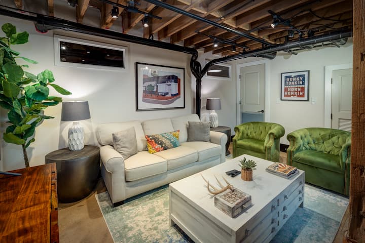 The 1865 Honky Tonk, Chic And Luxurious - Nashville, TN