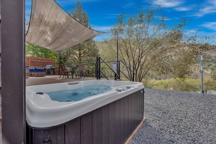 New! Eagles Landing B04 Tiny Home - Hot Tub - Madras, OR