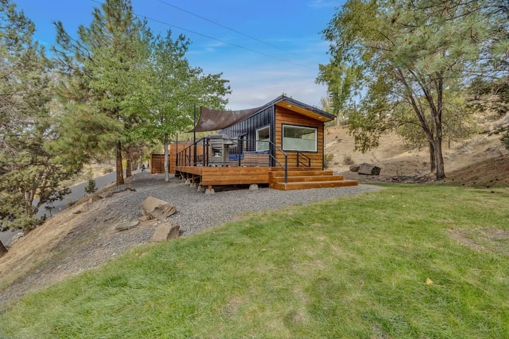 New! Eagles Landing Tiny Home B05 - Hot Tub - Madras, OR