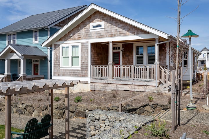 Seabrook's Tlsea: Dog Friendly, Hot Tub! - Moclips, WA