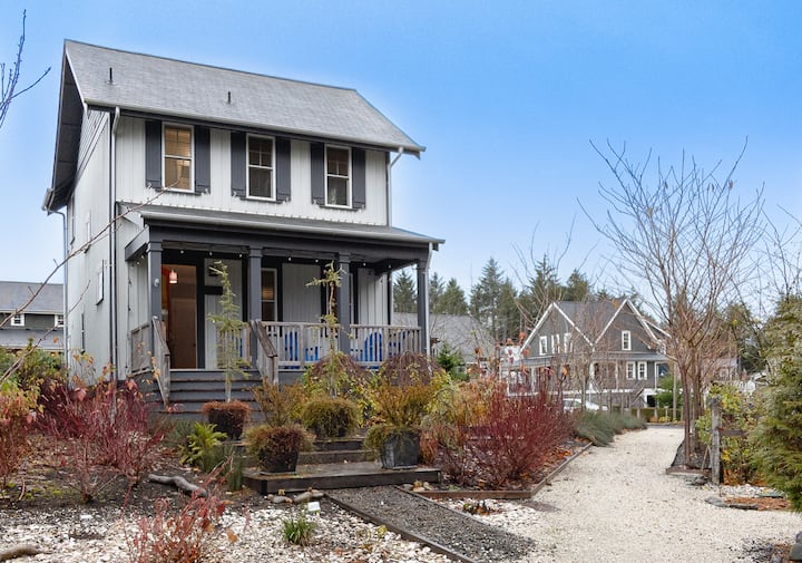 Seabrook's Sea Babys, A 2-bedroom Farmhouse! - Pacific Beach, WA