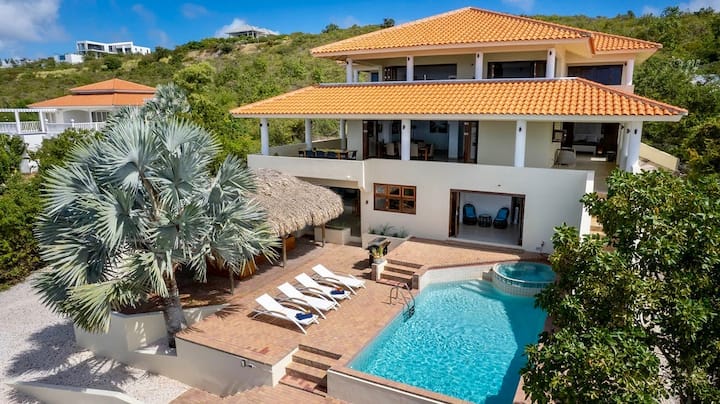Beautiful 7 Bedroom Villa W/ Private Pool & Views - Curaçao