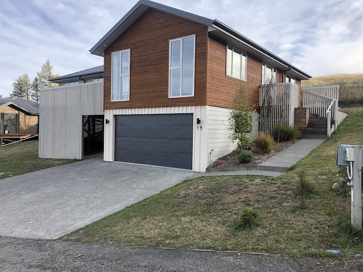 Relax And Enjoy This Beautiful, Modern 4-bed Home - Hanmer Springs