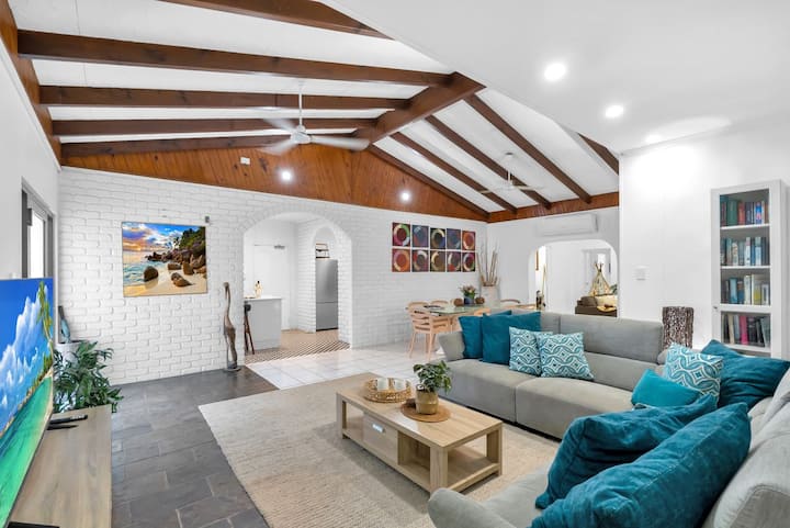 Belle Escapes - Under The Mango Trees Holiday Home - Queensland
