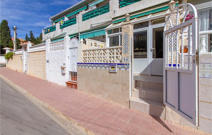 Nice Home In Torrevieja With Kitchen - Torrevieja