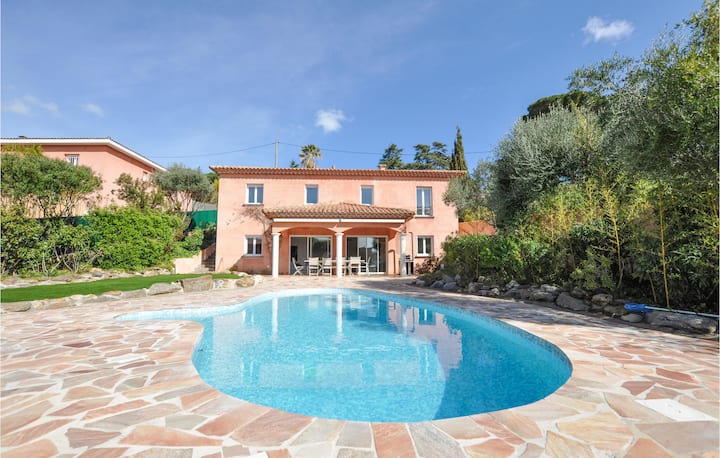 Pet Friendly Home In Cavalaire-sur-mer - Cavalaire-sur-Mer