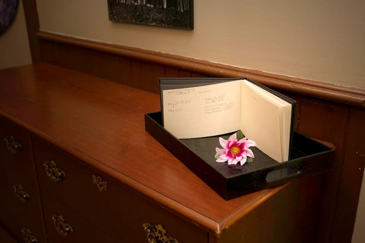 The Champagne Suite At The Village Tavern Inn - Bath, NY