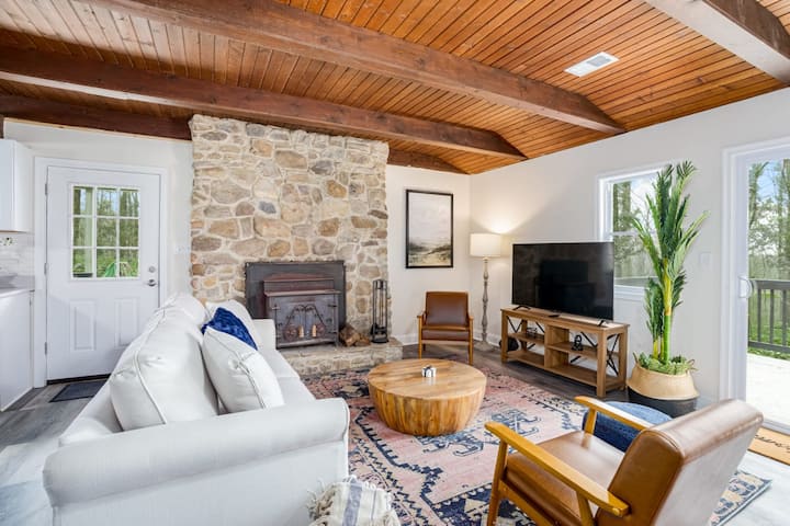 Modern Harpers Ferry Cabin W Hot Tub, Deck, Wifi! - Purcellville, VA