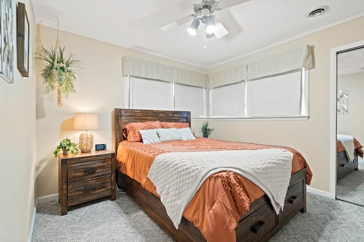 Cardinal Cottage Retreat! 4 Homes Away From Beach! - Lakeport State Park, Lakeport