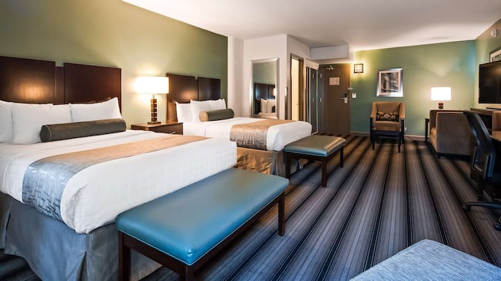 2 Spacious Units Close To Navy Pier! Pool, Parking - Chicago, IL