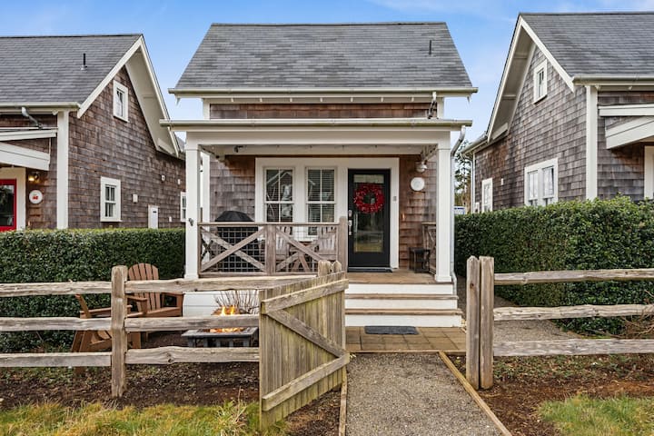 Back Home: Dog-friendly, Gas Fireplace W/ Loft - Pacific Beach, WA