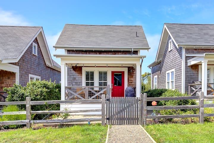 Appleseed: Private Hot Tub, Dog-friendly W/ Loft - Pacific Beach, WA