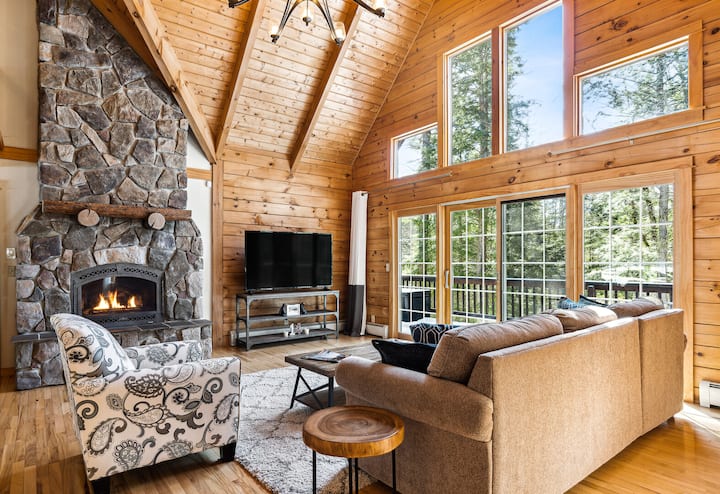 Luxe Log Cabin – Cozy Comfort At Cabin Fever - Hartford, VT