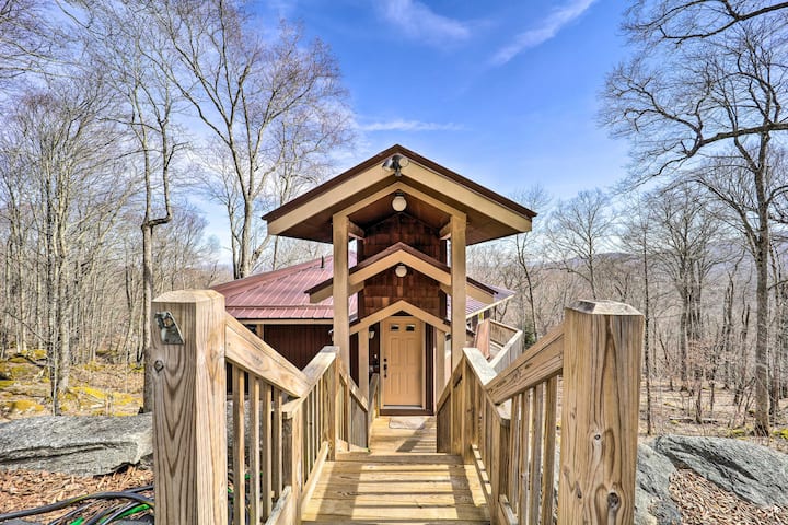 Beech Mountain Cabin W/ Deck: Half-mi To Skiing - Sugar Mountain, NC