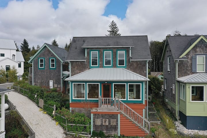 Seabrook's House Of Whimsea: Dog Friendly! - Copalis Beach, WA