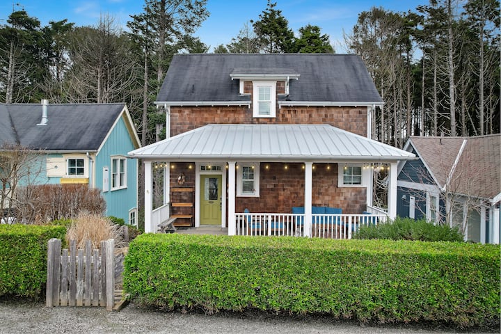 Seabrook's It's A Wonderful Life! - Pacific Beach, WA