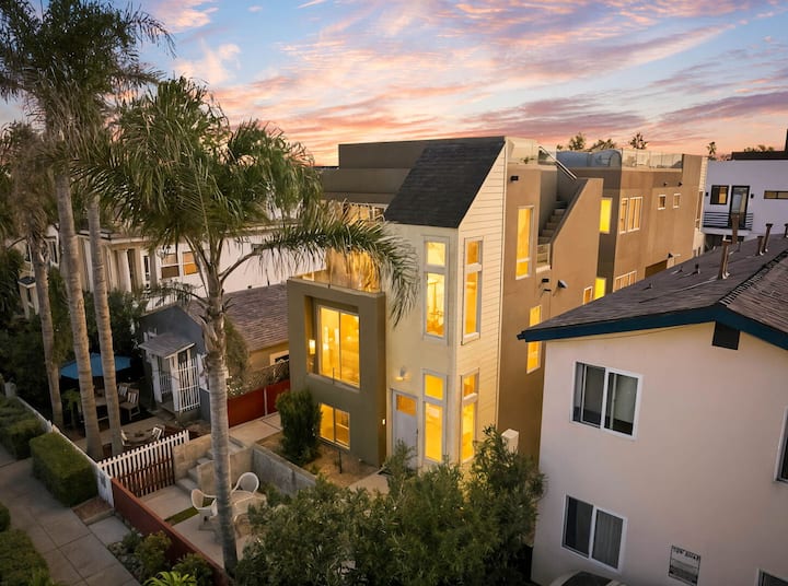 Beach Oasis | Water Views, Rooftop, Location! - Mission Beach - San Diego