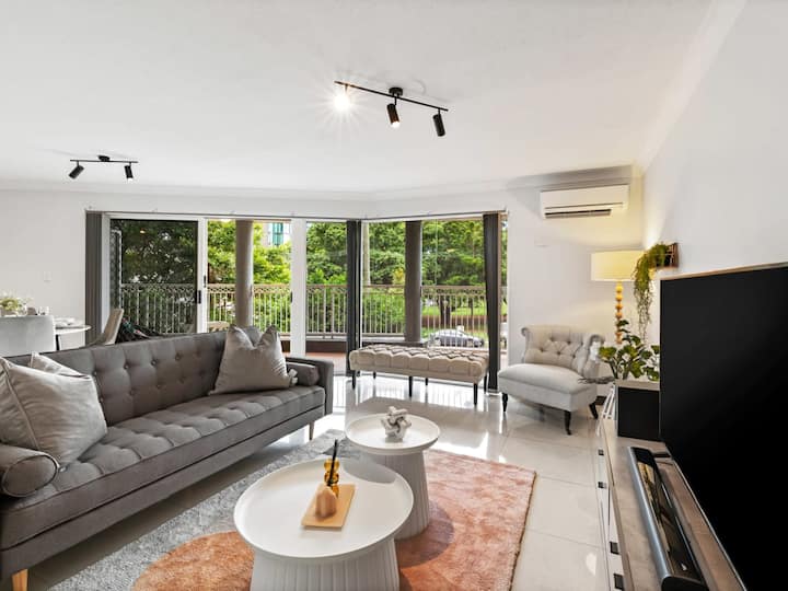 Russells Place Central 2 Bedroom Apt W Carpark - South Brisbane Station