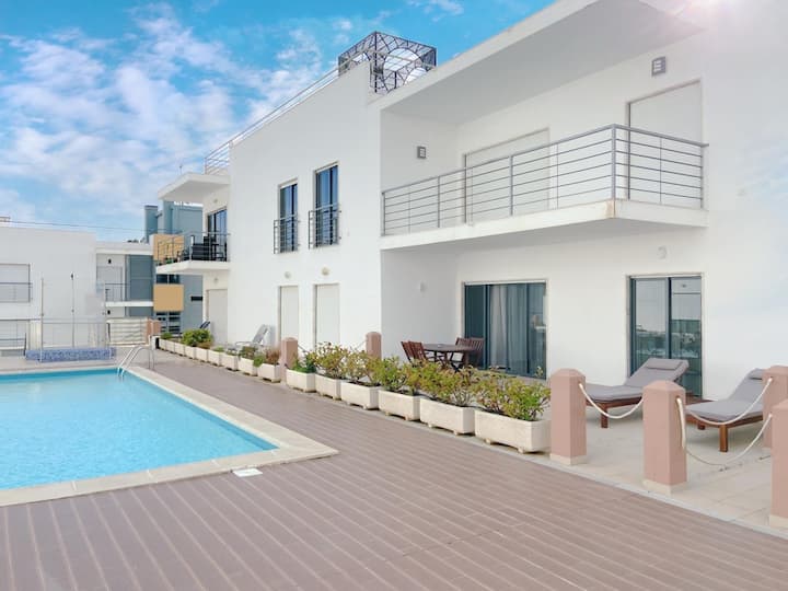 Meia Praia - A Retreat From The Pool To The Sea - Lagos