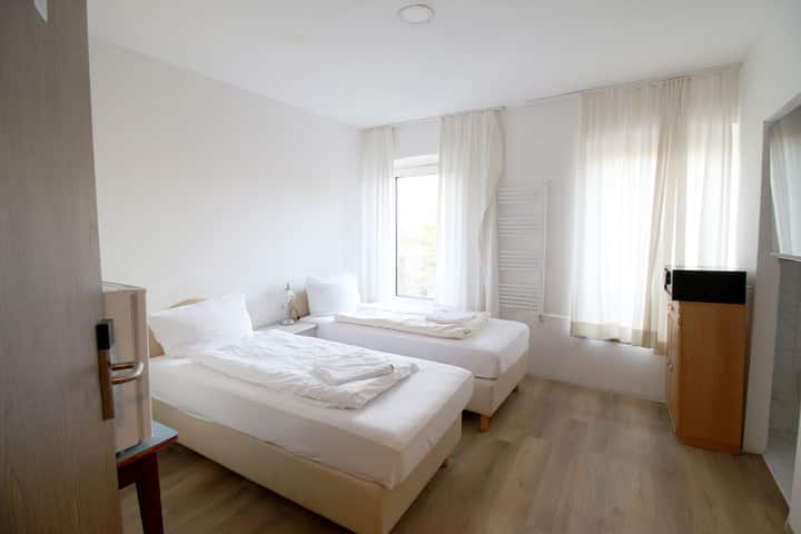 K85eg33 Gästezimmer In Köln Mit Tv & Wifi - Colonia