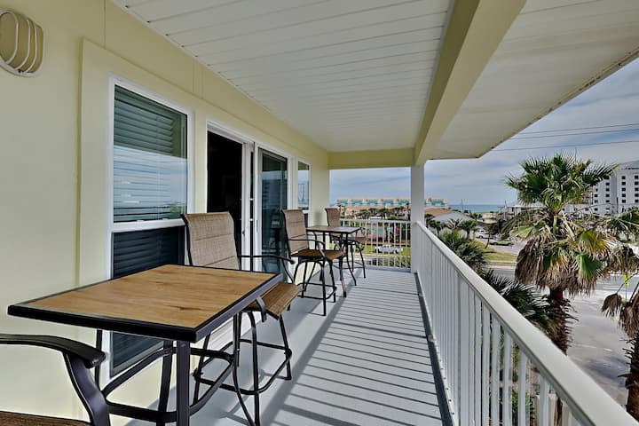 White Sands Condo | Walk To Beach Access + Pool! - Navarre, FL