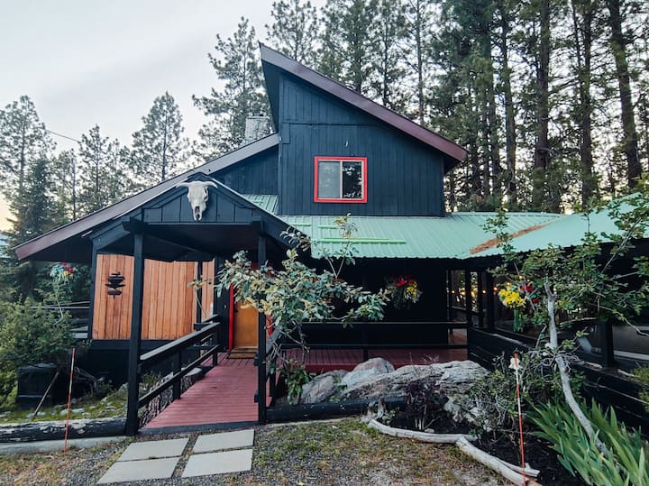 Beautiful Vintage Decorated Cabin With Hot Tub - Cascade, ID